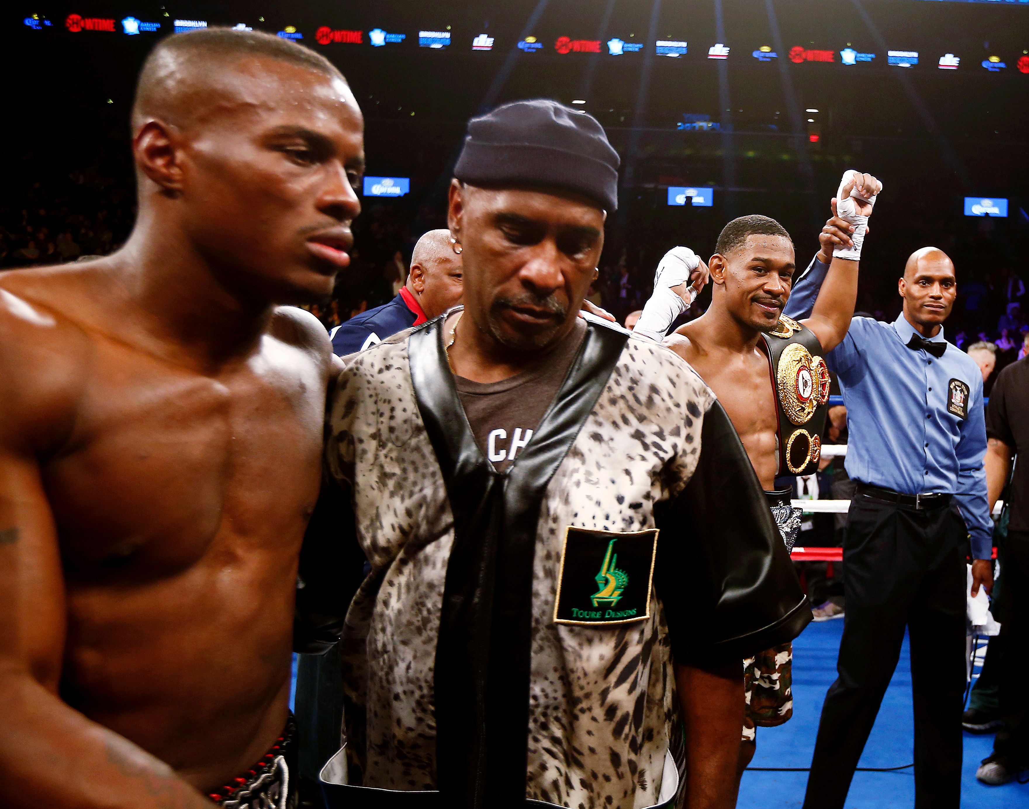 Photos: Daniel Jacobs vs. Peter Quillin - ESPN