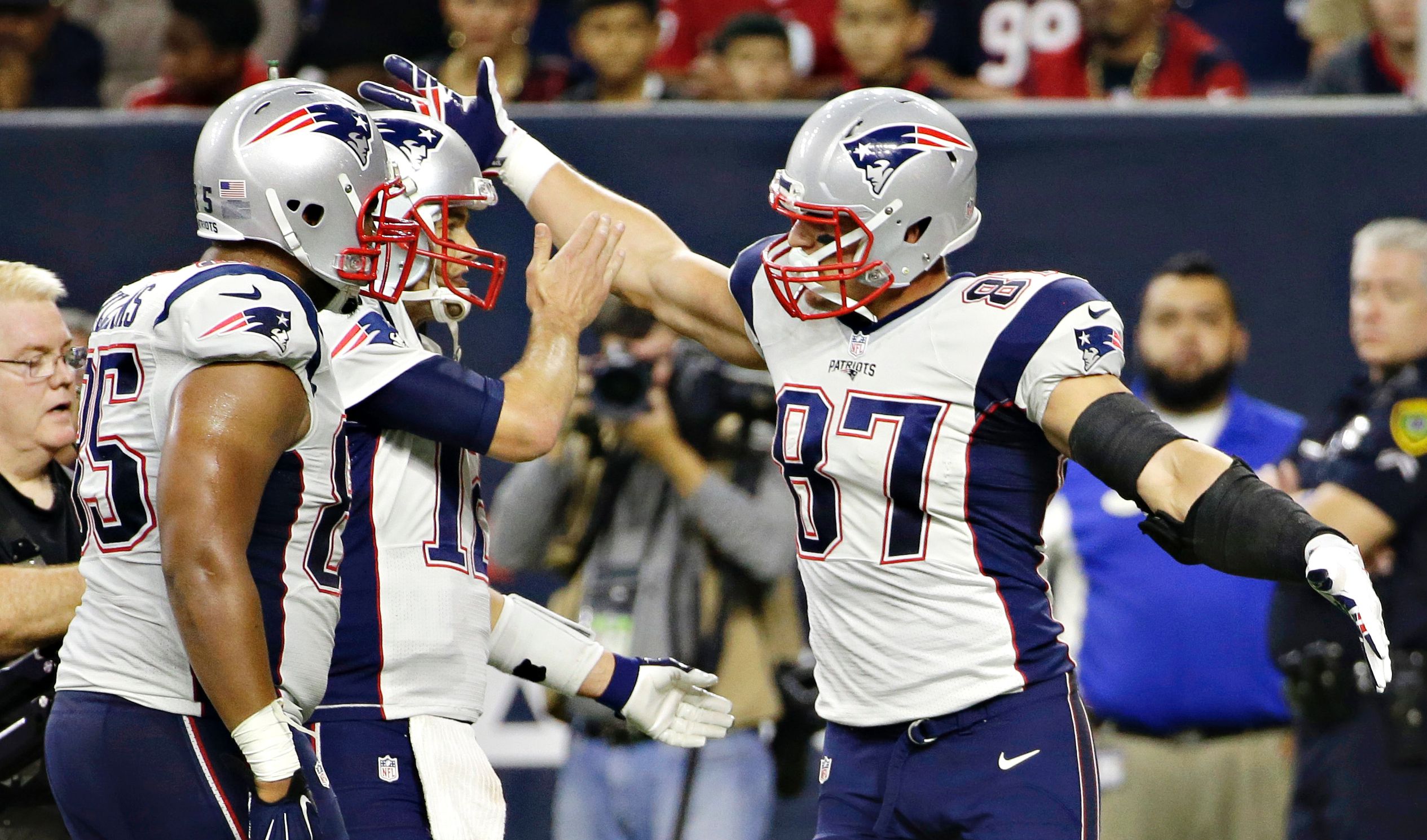 Rob Gronkowski Celebrates - Photos: Patriots vs. Texans - ESPN