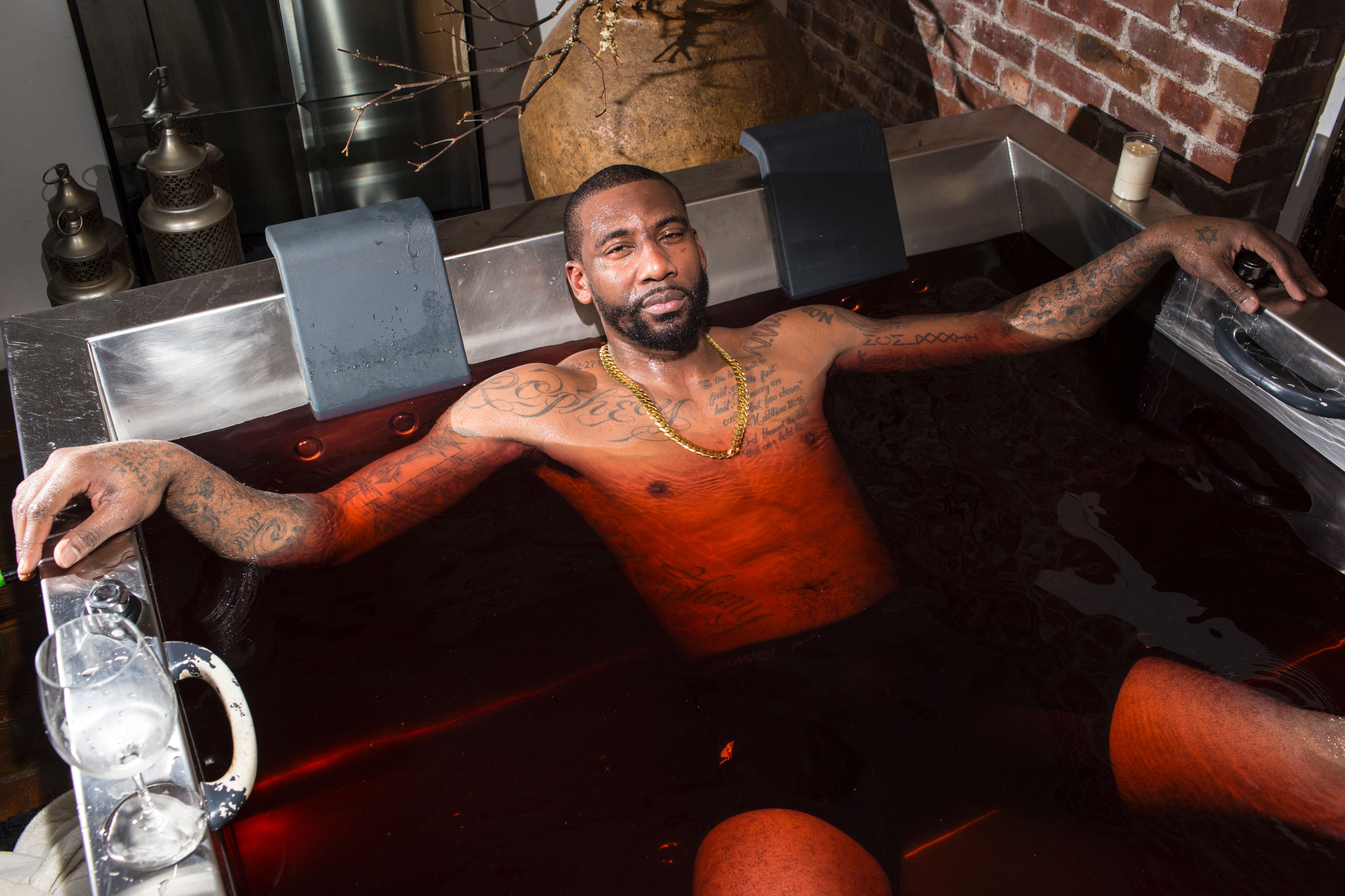 Amar'e Stoudemire enjoys a nice bath of wine - Best ESPN Photography of ...