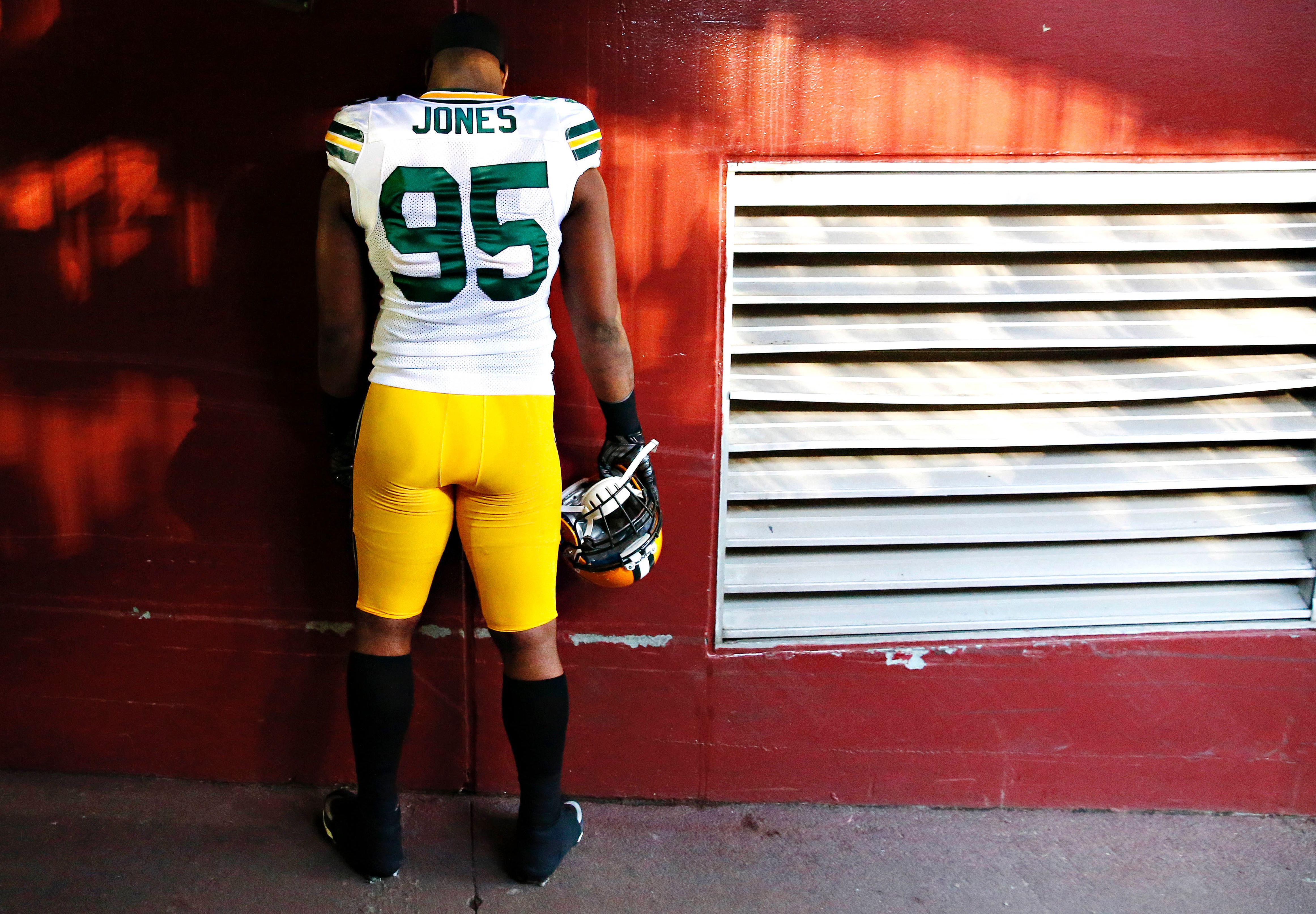 Datone Jones - Photos: NFC Wild Card Playoffs - ESPN
