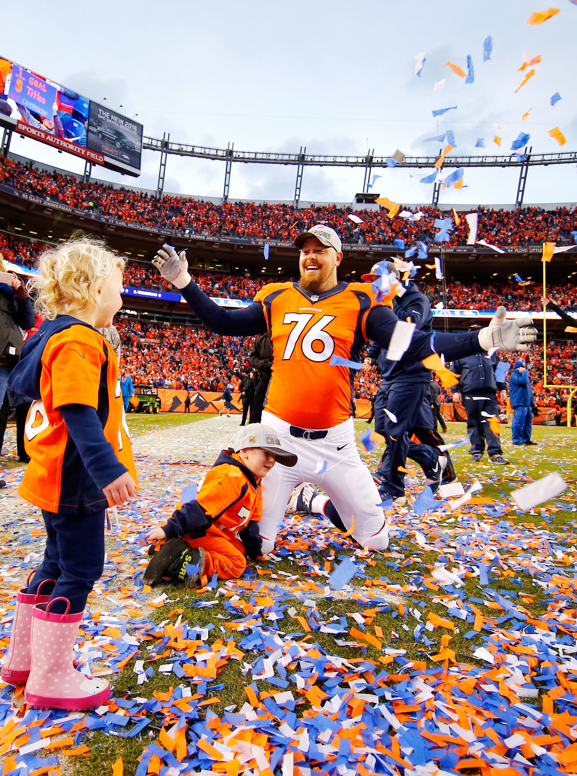 Tyler Polumbus Celebrates With Children - Photos: Patriots vs. Broncos ...