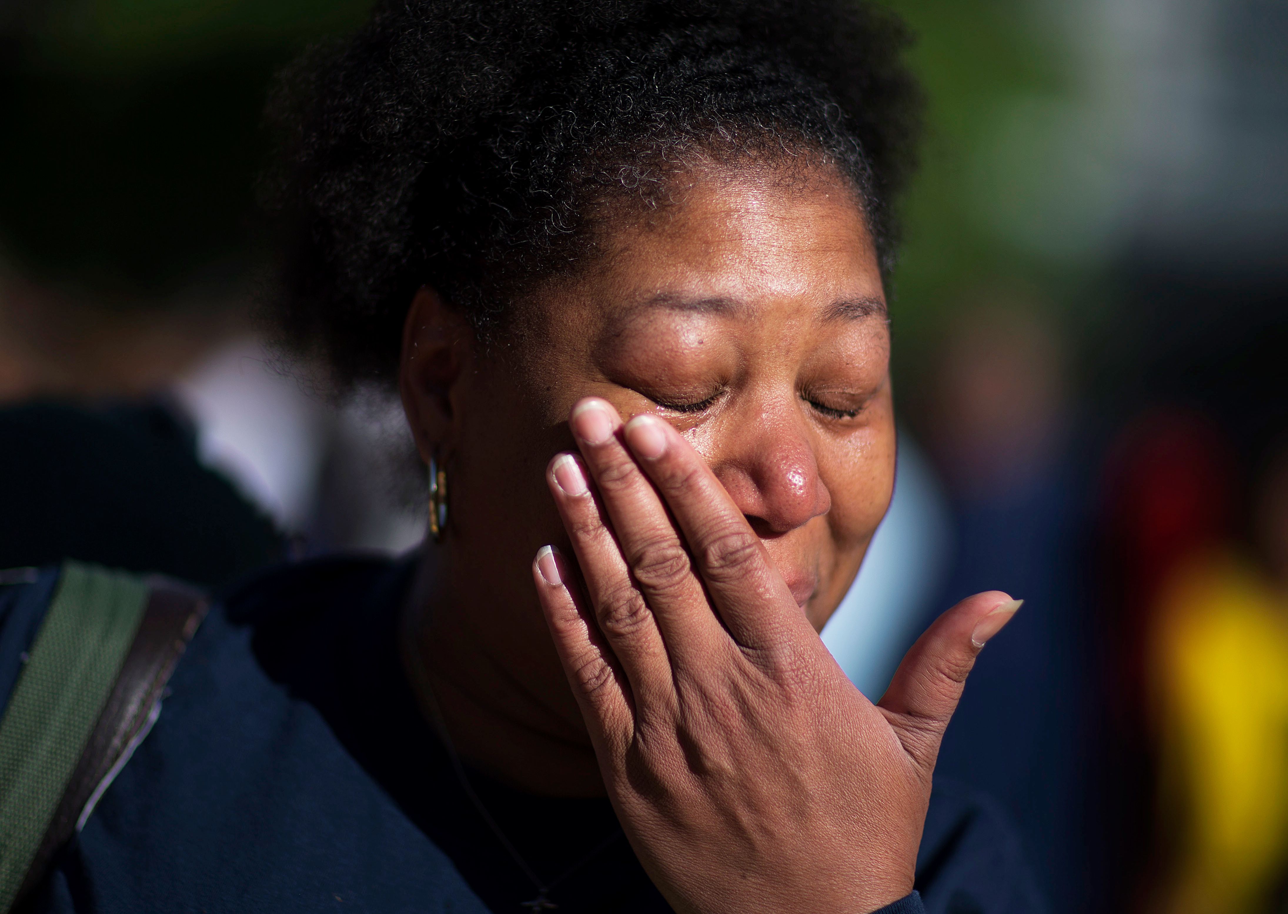 Tears of sorrow - Photos: Muhammad Ali memorial service - ESPN