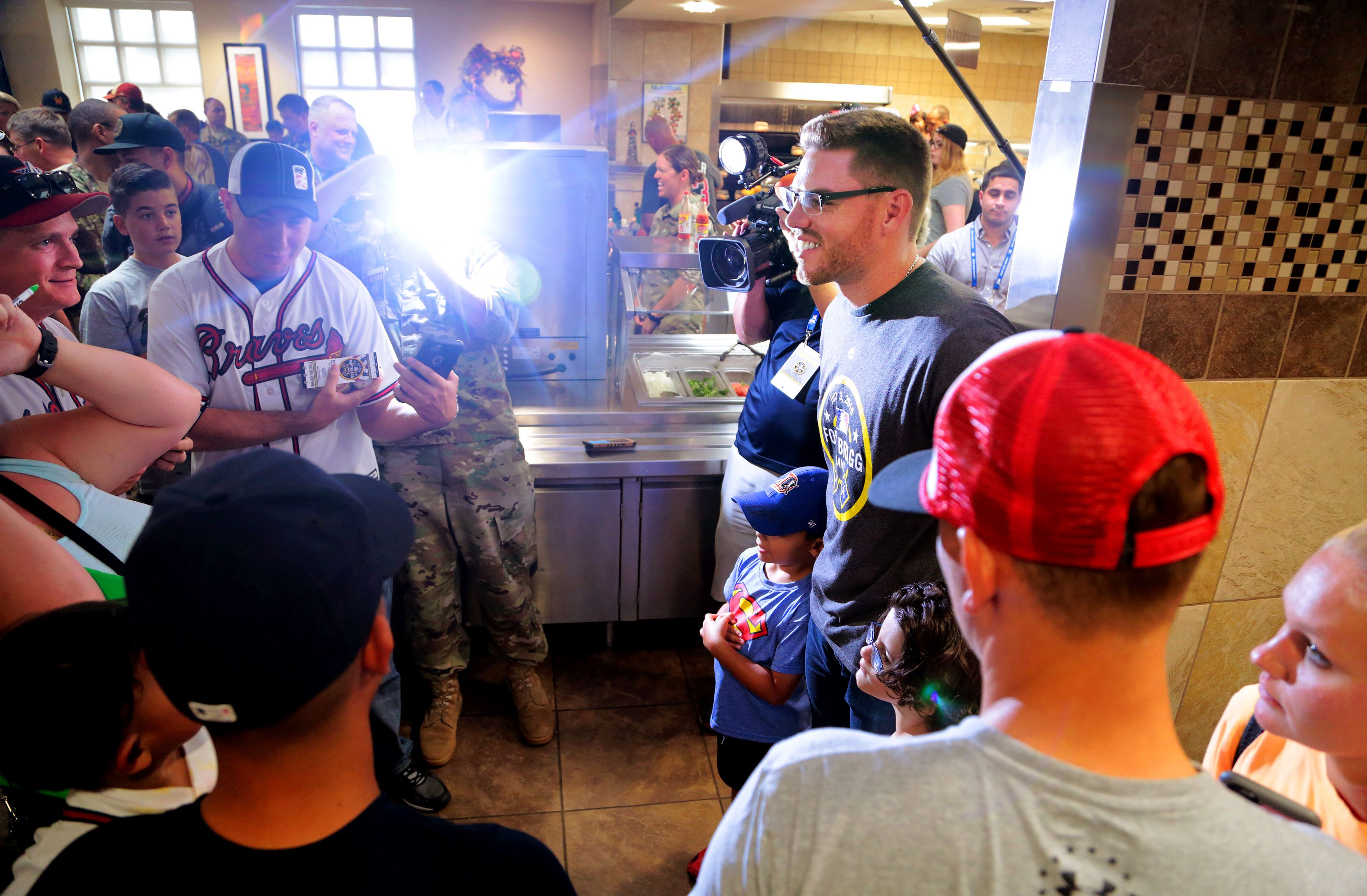 Photo Op - Photos: Marlins vs. Braves at Ft. Bragg - ESPN