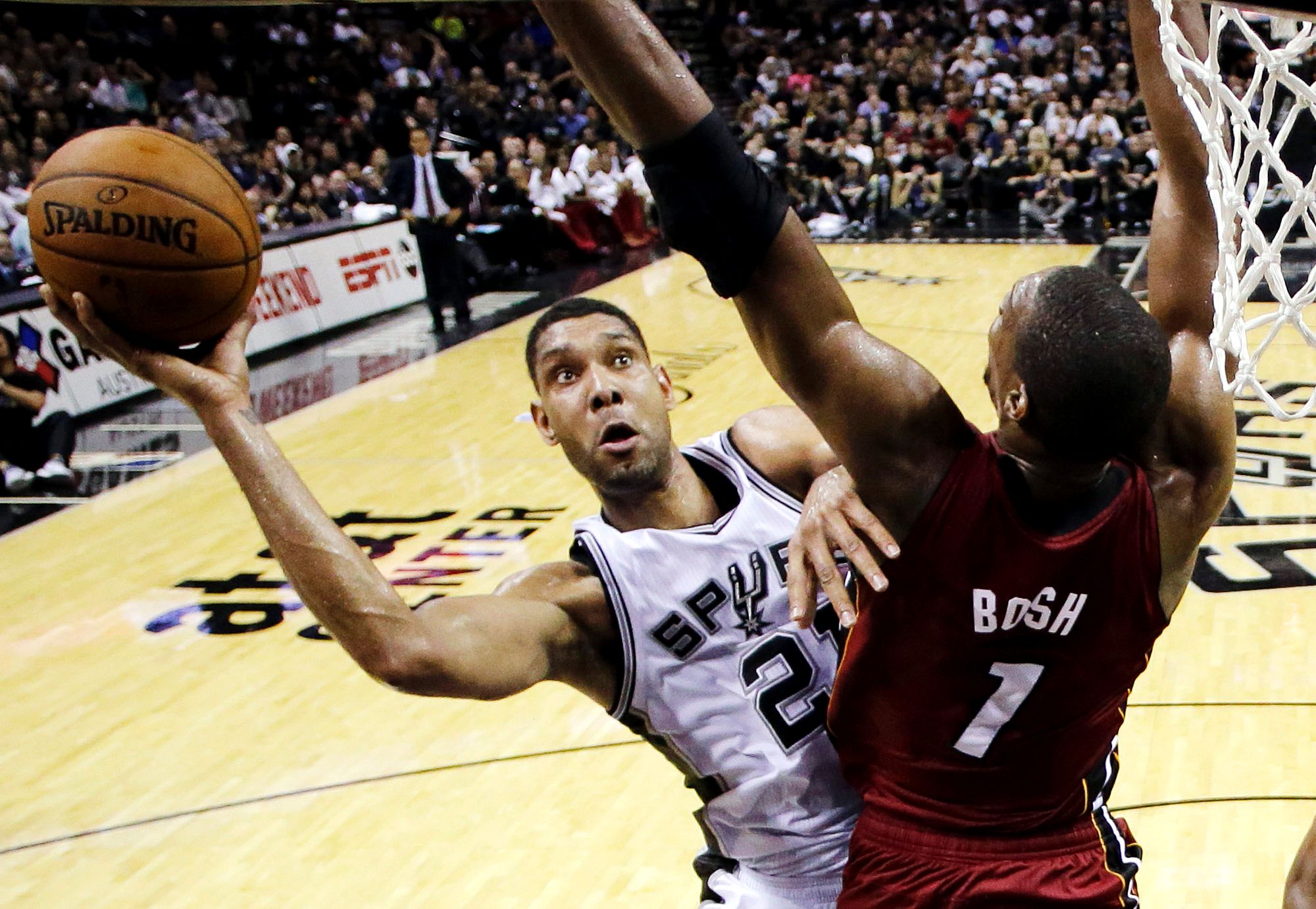 The fifth and final title run - Photos: Tim Duncan Career Retrospective ...