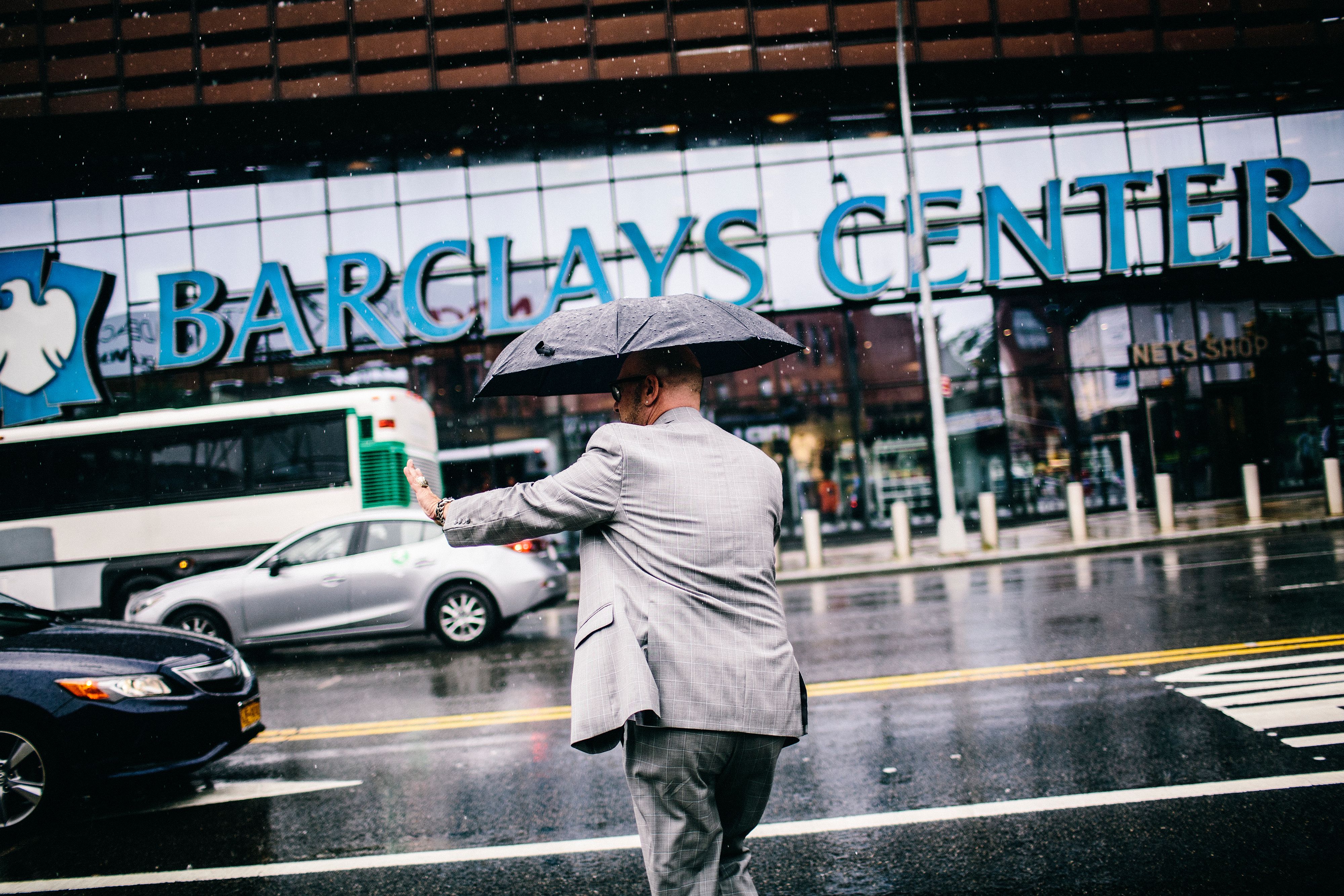 Rainy commute - A day in the life of boxing promoter Lou DiBella - ESPN