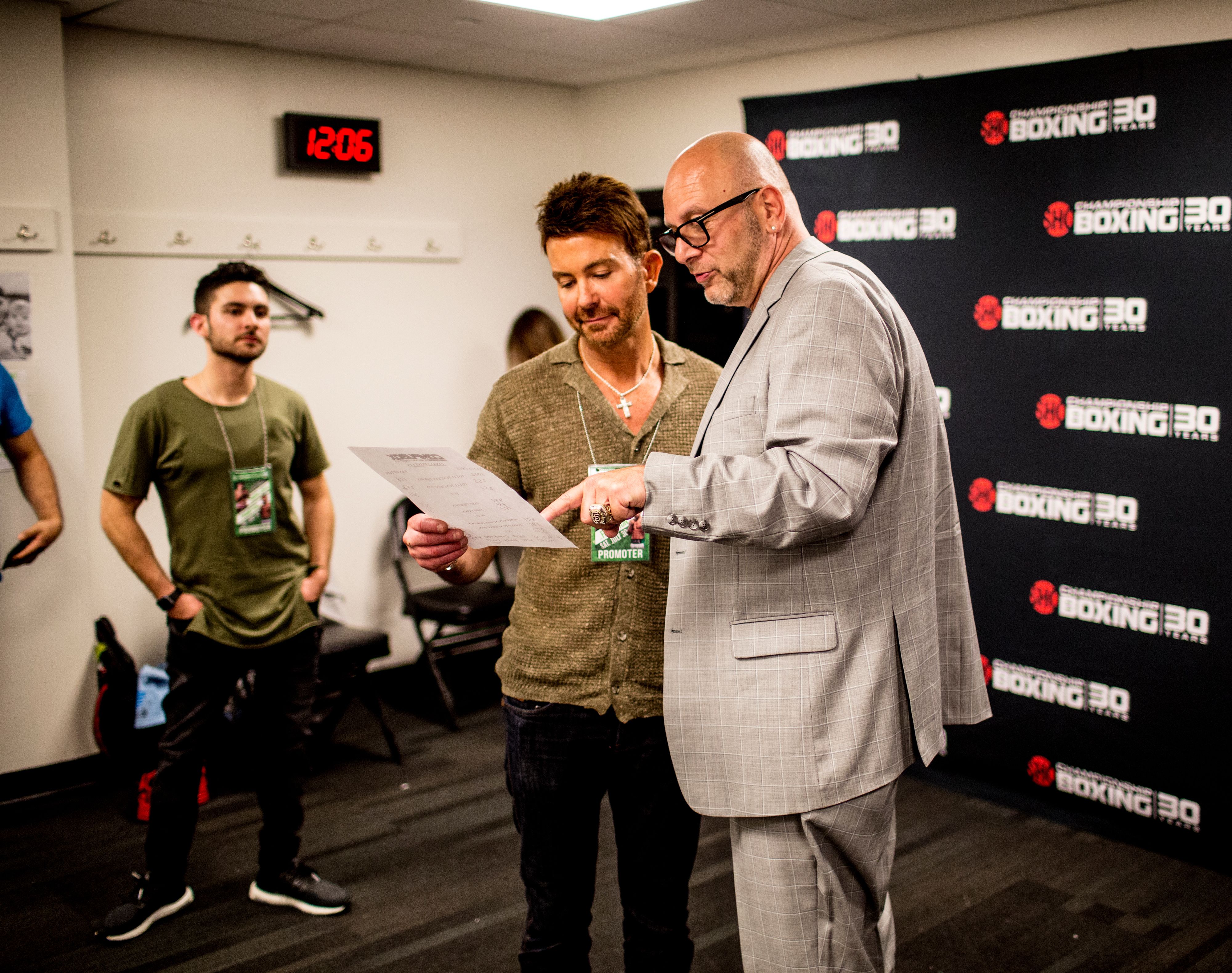 Numbers never lie - A day in the life of boxing promoter Lou DiBella - ESPN