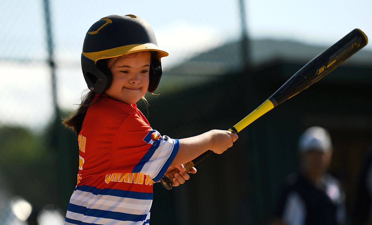 Little girl, big hit - Photo Gallery: 2016 Little League World Series ...