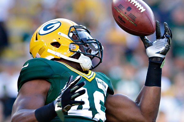 Joe Thomas Sr., father of Packers LB, plays for South Carolina State ...