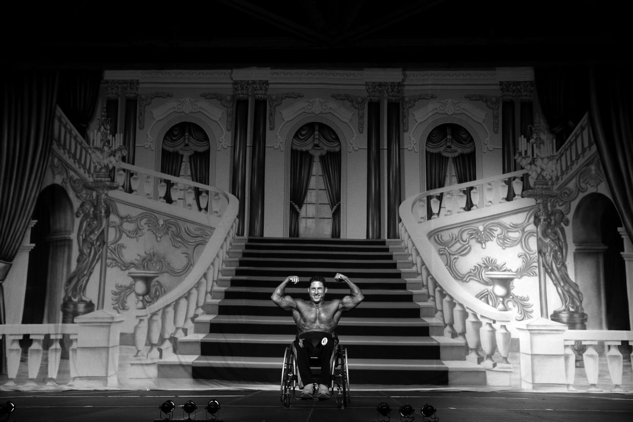 Flex em Johnny - ESPN's week in pictures - September 25 - October 1 - ESPN