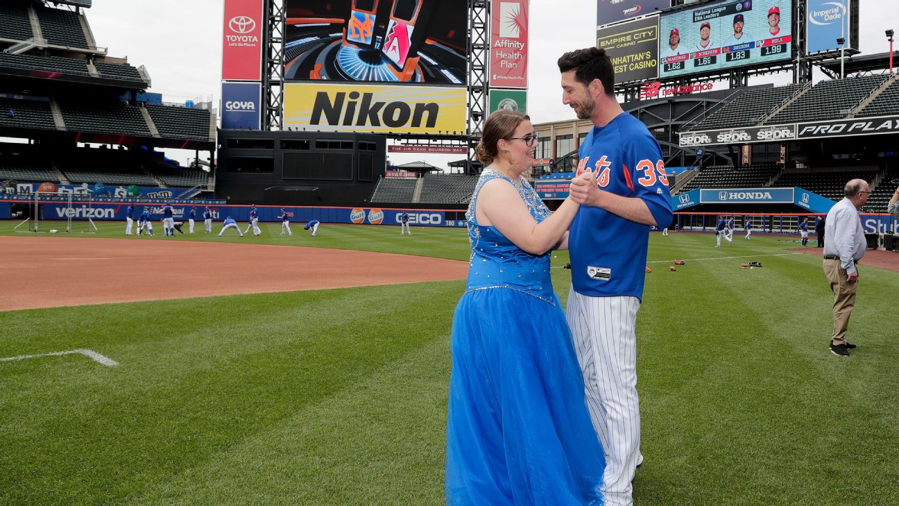 500,000 retweets later, Callie Quinn takes prom photos with Mets at ...