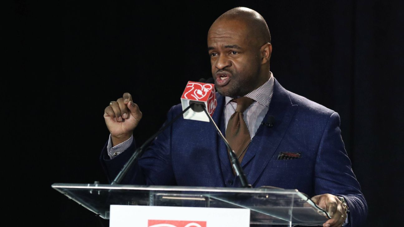 NFLPA head DeMaurice Smith says it's in players' best interests to sit ...