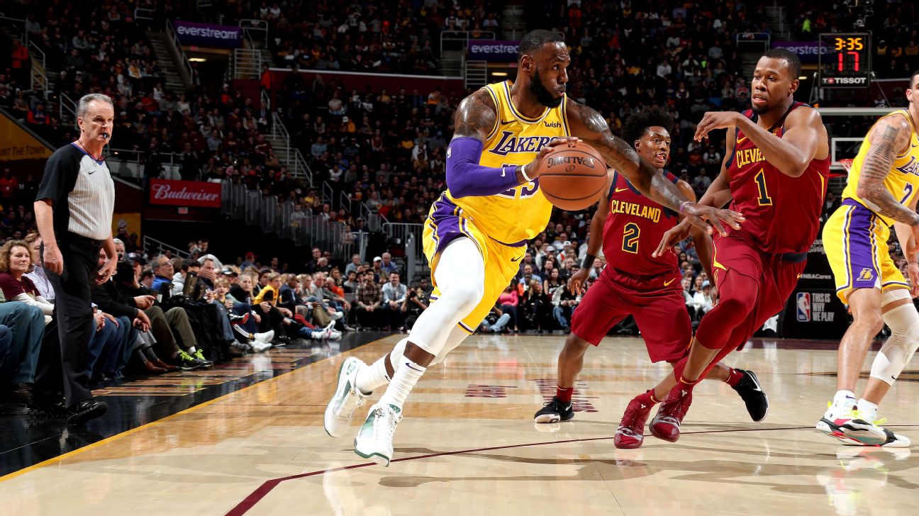 Lakers' LeBron James greeted warmly this time in Cleveland homecoming ...