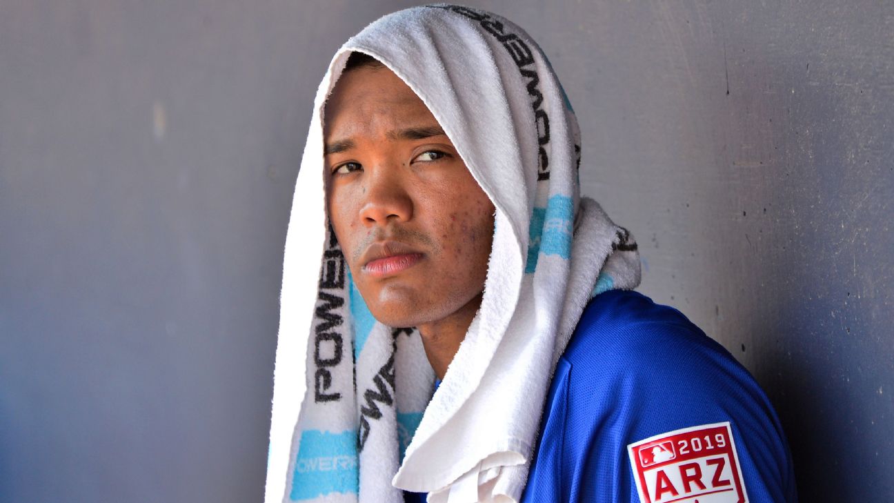 Epstein: 'No finish line' on Russell's return to Cubs - ABC7 Chicago