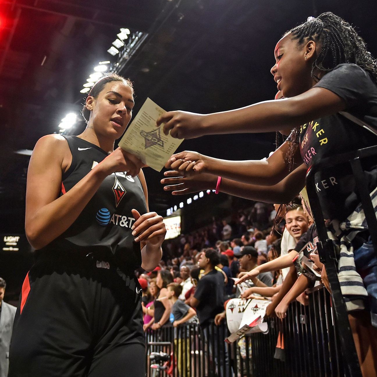 Cambage opens up about depression - ESPN