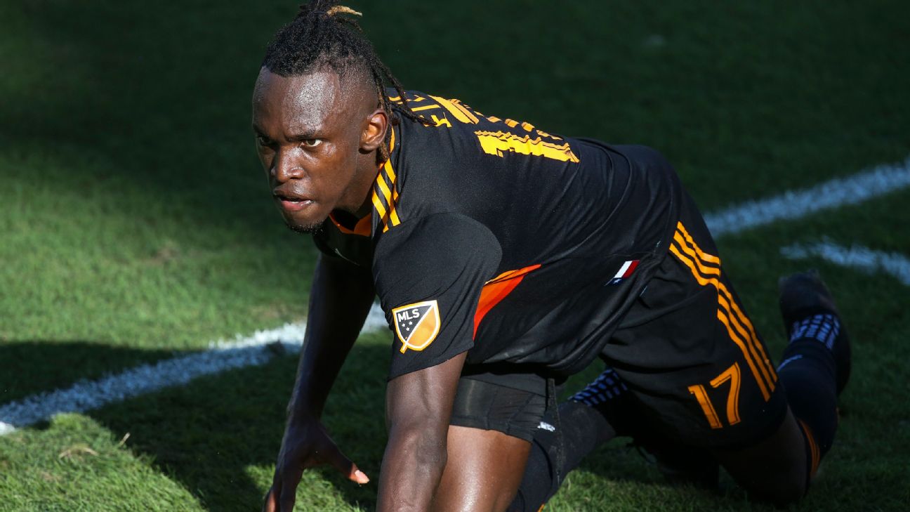 LA Galaxy on road for playoffs after losing finale to Houston - ABC7 ...