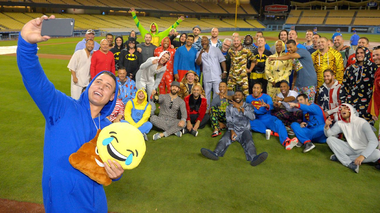 The best behind-the-scenes MLB moments we ever saw - ABC7 Los Angeles
