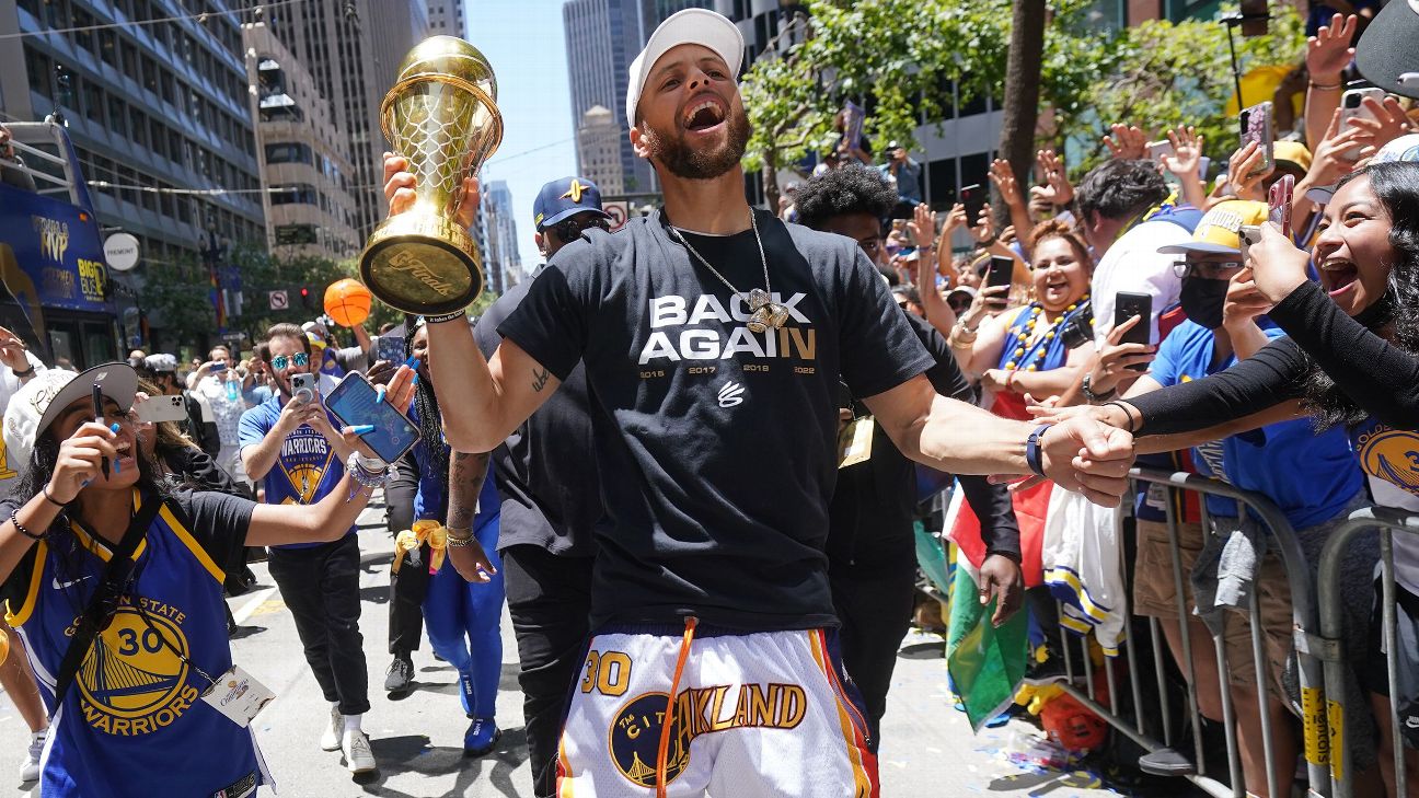 Steph Curry rocks Chase Center with Paramore performance - ABC7 San ...