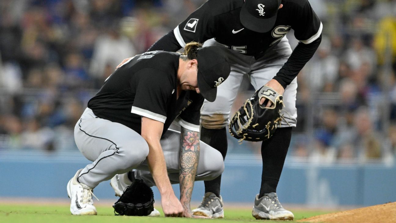 White Sox's Mike Clevinger exits start with sore right biceps - ABC7 ...