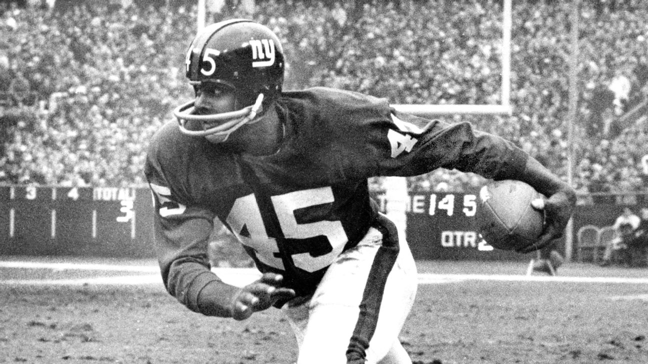 Ex-Giants WR Homer Jones, inventor of the spike, dies at 82 - ABC7 New York