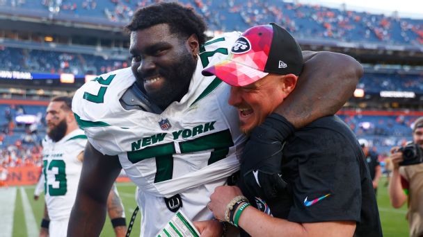 Jets teammates Aaron Rodgers and Mekhi Becton: A hug story and mom’s ...