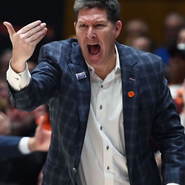 Clemson coach stops Girard from confronting ref | The Game Nashville