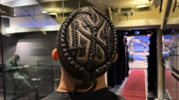 Josh Hart braids Yankees logo ahead of NBA playoffs - ABC7 New York Josh Hart braids Yankees logo ahead of NBA playoffs - ABC7 New York
