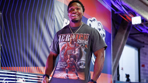 Bears players rep Derrick Rose in NFL Week 4 arrivals - ABC7 New York