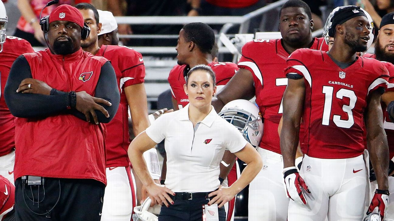 How Jen Welter's hire 10 years ago opened NFL to more women - ABC7 Chicago