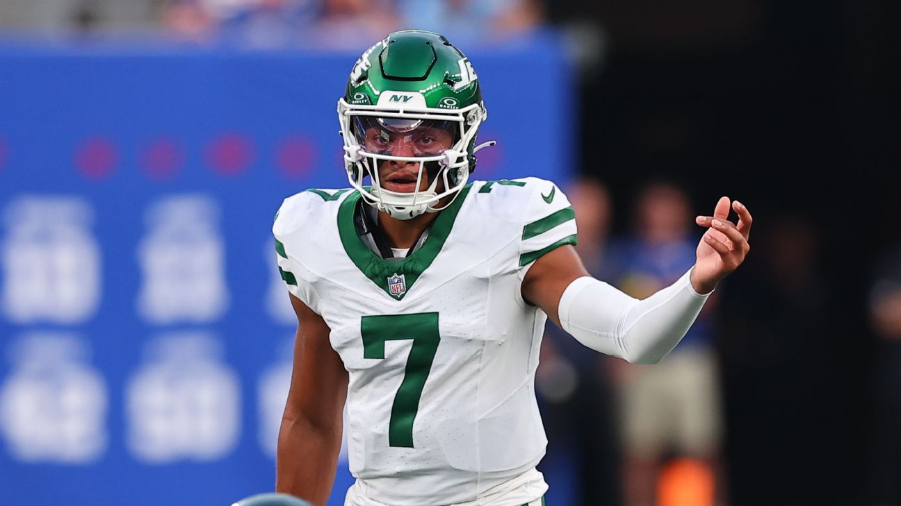 Jets' Justin Fields brings different dynamic than Aaron Rodgers - ABC7 ...