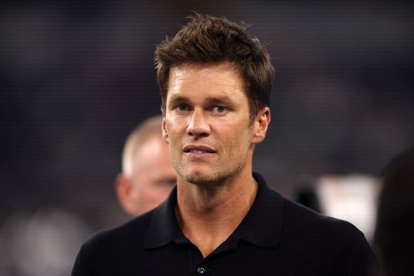 Tom Brady shown in Raiders booth wearing headset during MNF - ABC7 Los ...