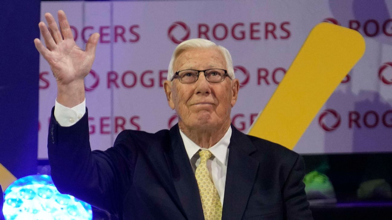 Bob Pulford, Hall of Famer and longtime Blackhawks exec, dies - ABC7 Chicago